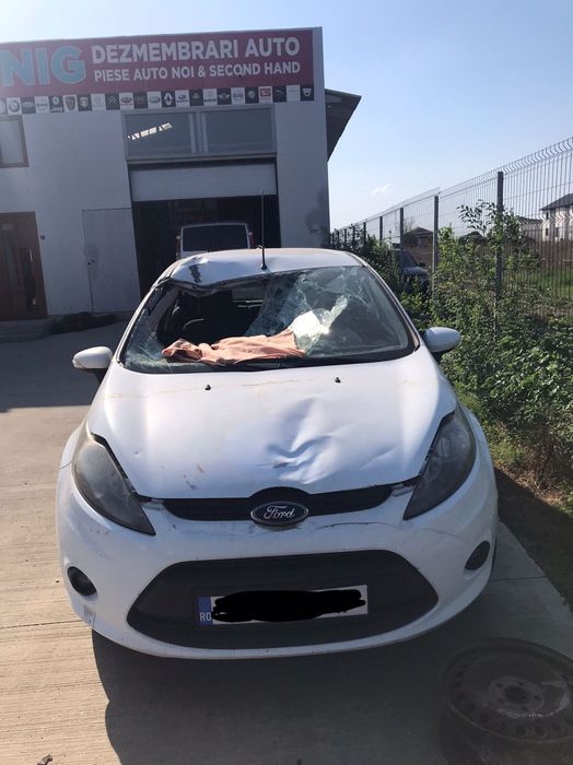 Bara Fata | Spate ( cu senzori) Ford Fiesta MK6 an 2011 culoare Alb Galati • OLX.ro