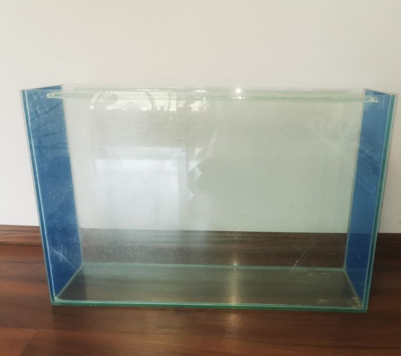 Vând acvariu din sticla 70cm/ 50cm/20cm Harman • OLX.ro