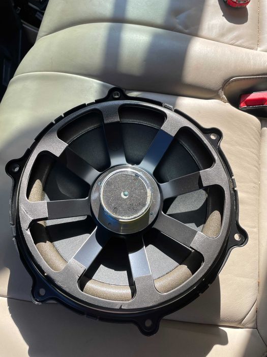 Difuzor Subwoofer Range rover Sport Harman-kardon Logic7 Arad • OLX.ro