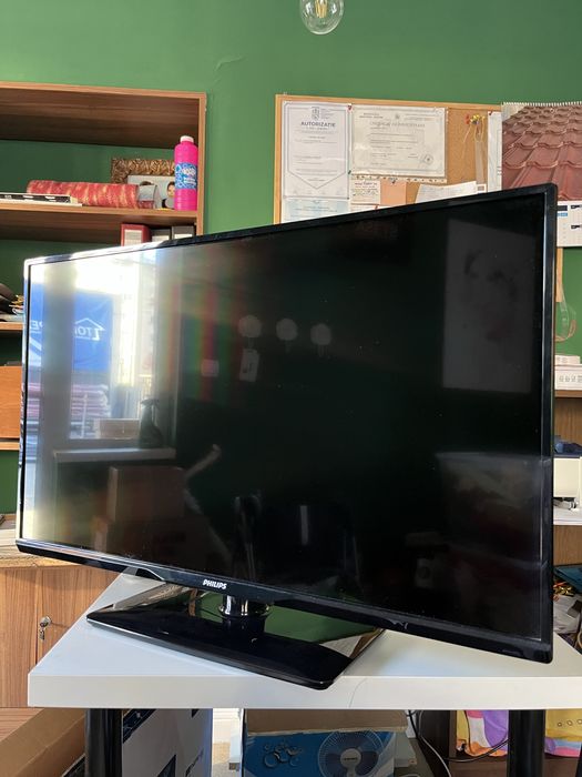 Televizor LCD Philips 80cm, cu stand si telecomanda Satu Mare • OLX.ro