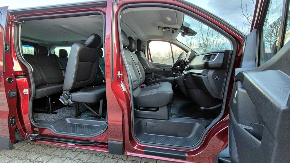Renault Trafic An 2021 2,0 Diesel 8+1 Locuri Model Lung Vivaro Timisoara • OLX.ro