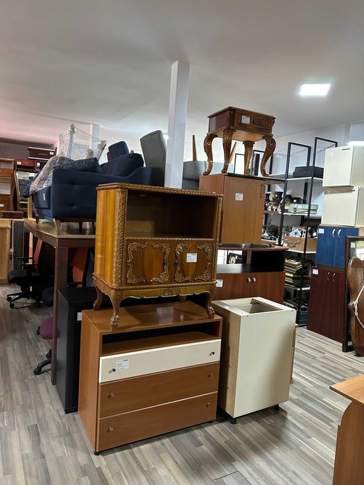 Magazin Mobila Second-Hand; Showroom cu mobila pentru casa si birou ...