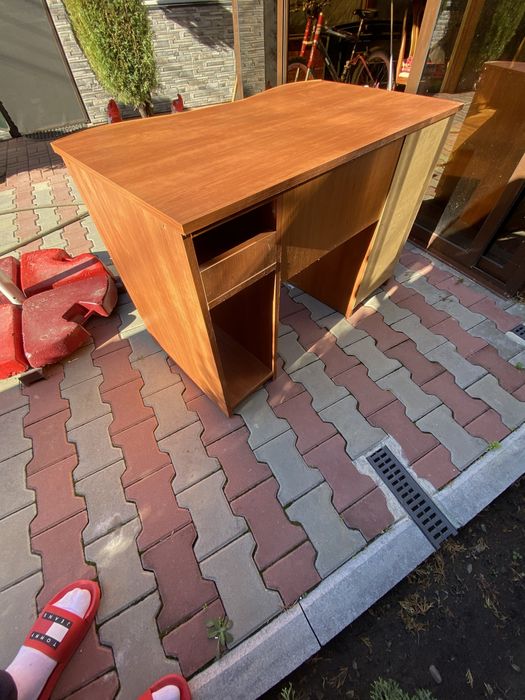 Birou elev cu polita tastatura si 3 sertare Buda • OLX.ro