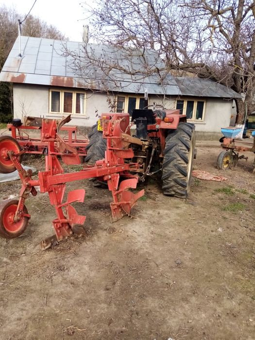 Vand Tractor U600 DTC Gaesti • OLX.ro