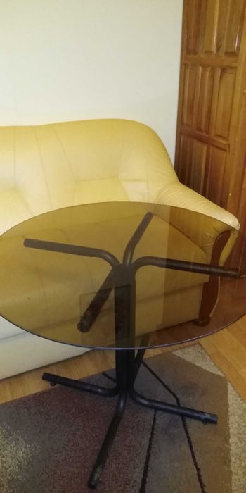 Masa rotunda, cu blatul din sticla, 92 cm.diametru Barlad • OLX.ro