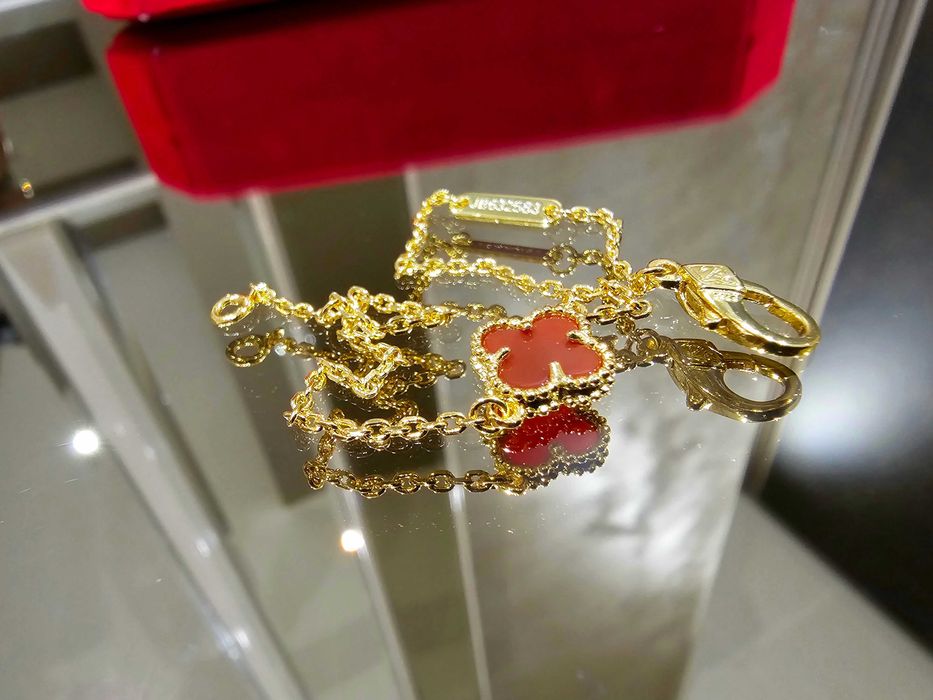 Van Cleef & Arpels VCA Gold Red Sweet Alhambra Clover Дамска Гривна гр ...