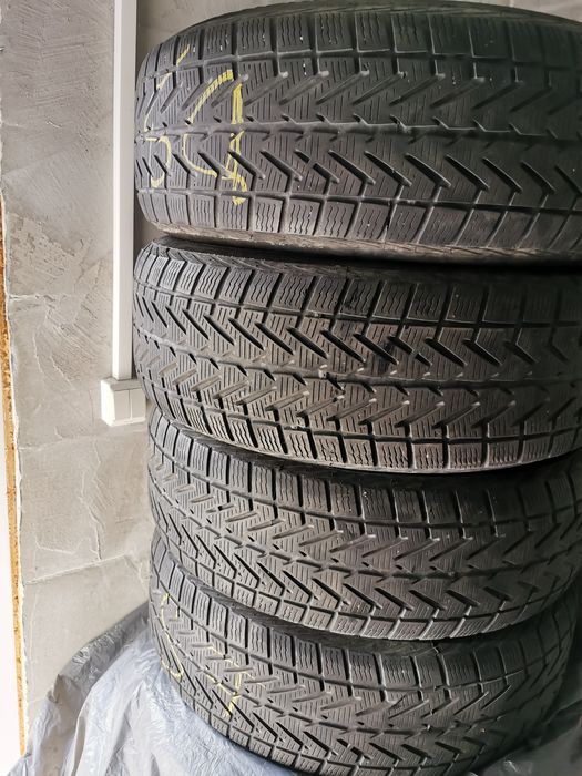 Vând 4 cauciucuri iarna 215 65 16 Braila • OLX.ro