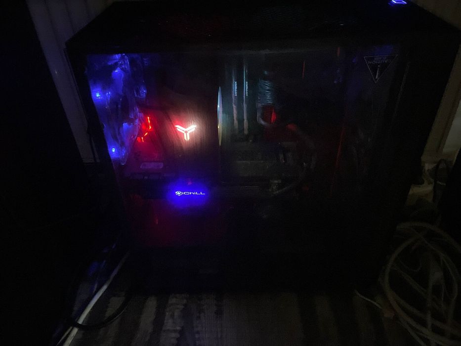 Vand PC Gaming + Monitor Ieftin Si Bun Rosu • OLX.ro