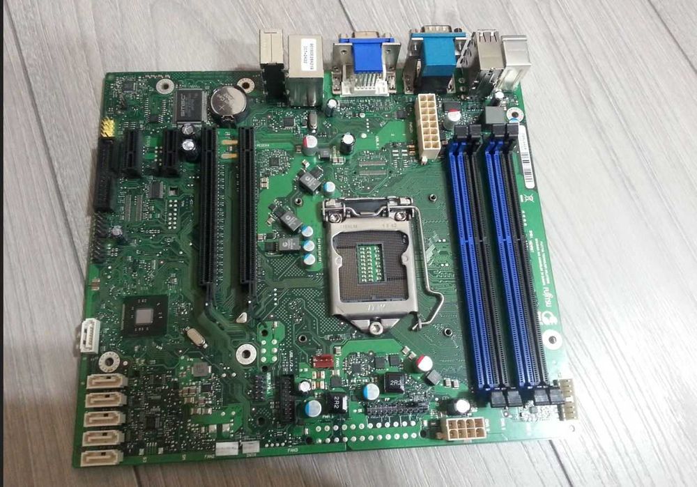 Placa De Baza Fujitsu Esprimo P920,4xDDR3,Socket 1150 Hunedoara • OLX.ro