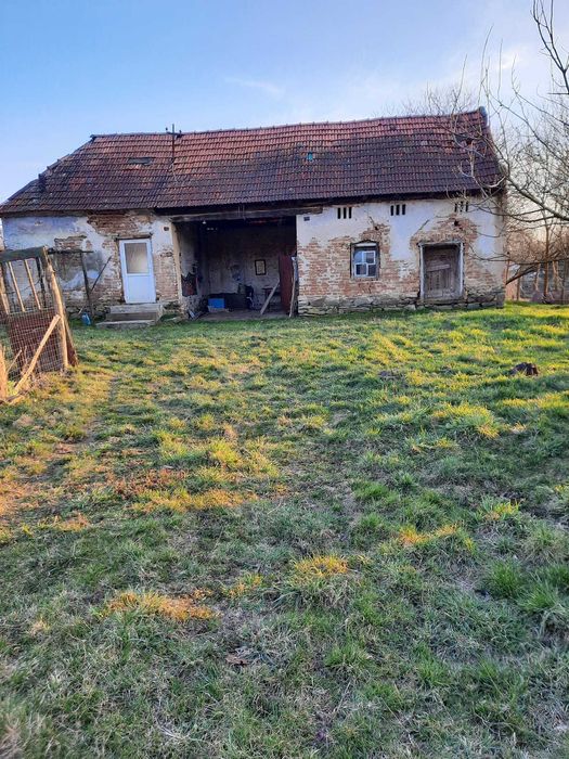 Casa veche la tara cu teren Valcelele Bune • OLX.ro