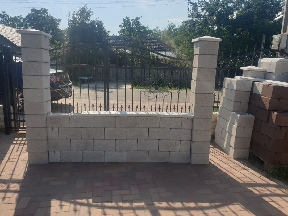 Boltari gard vibropresati teșiti (revigo) Boboc • OLX.ro