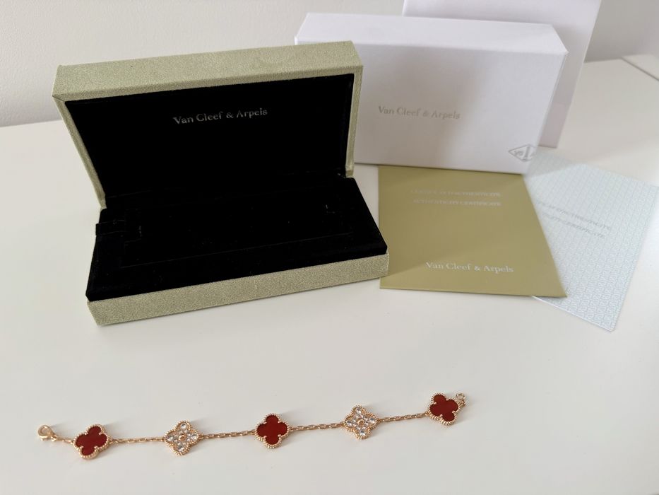 Van Cleef & Arpels Гривна с 18к Златно покритие - Цвят Червен + Кутия гр. Варна Младост 1 • OLX.bg