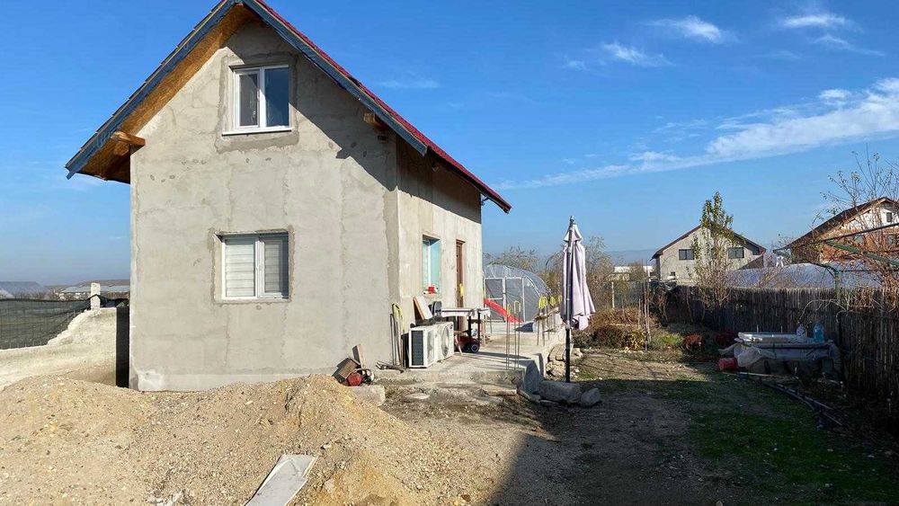 Casa de vacanta - teren 900 mp, Poroschia zona Peco, Fan Curier ...