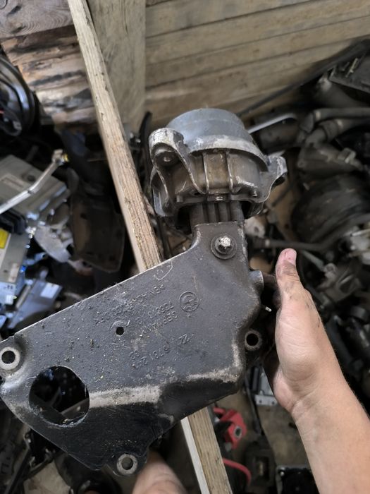 Лапа двигател и тампон Bmw f10 520d 184кс n47 f11 бмв 520д ф10 ф11 с ...