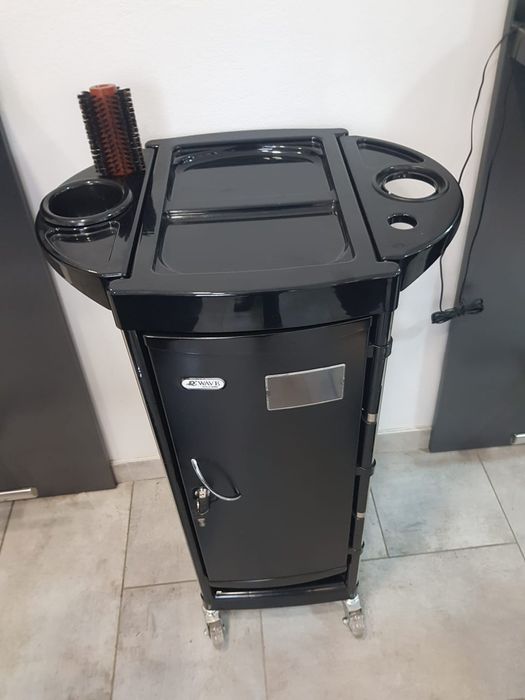 Vand post de lucru coafura si frizerie cu ucenici Ticleni • OLX.ro