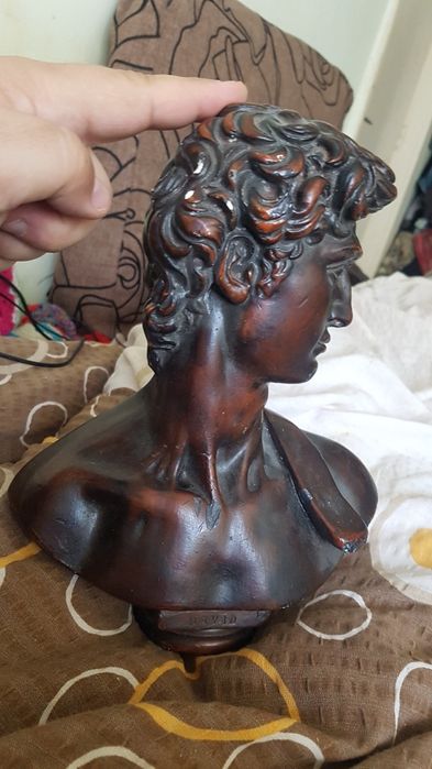 50 Lei . Statueta David. Veche. Anglia. Valabil in Iasi. Iasi • OLX.ro