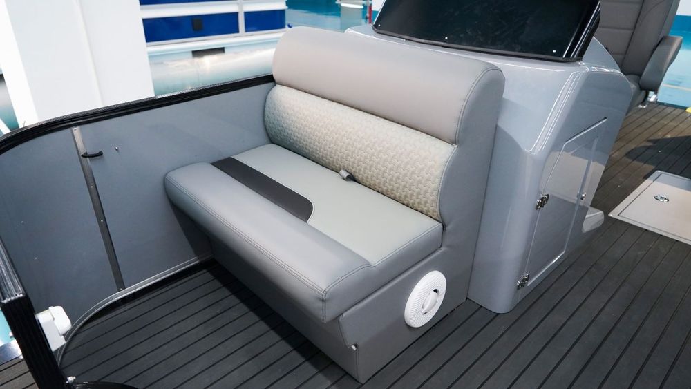 Ponton Trimaran Luxury Fishing 17ft Calarasi • OLX.ro