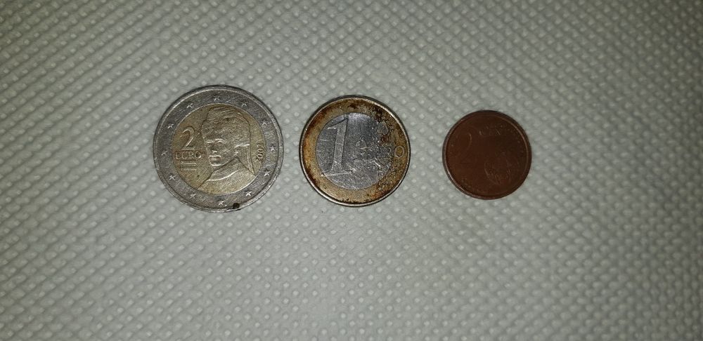Monede, 2 euro, 1 euro și una de 2 euro cenți, vechi și 1 de 10 euro c ...