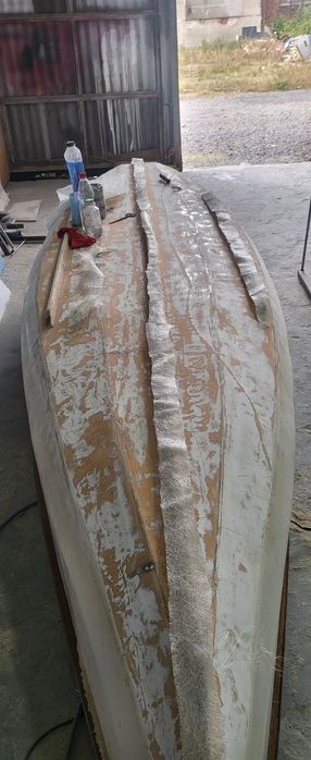 Vând barca din stejar și fibra Uiesti • OLX.ro