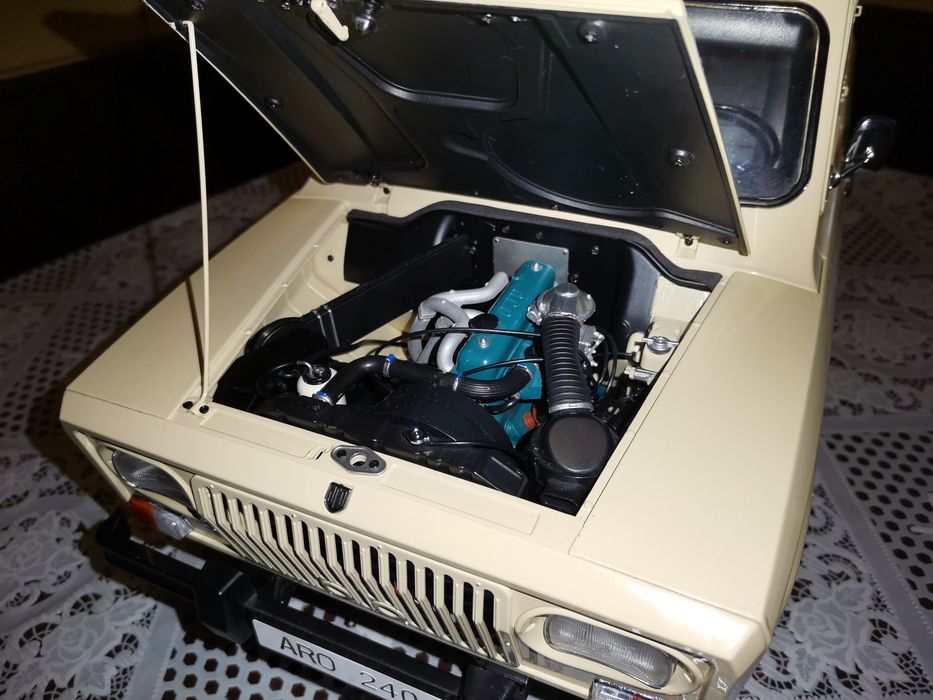 Macheta Aro 240 scara 1/8, completă, impecabilă, Dacia 1300sigilată co ...