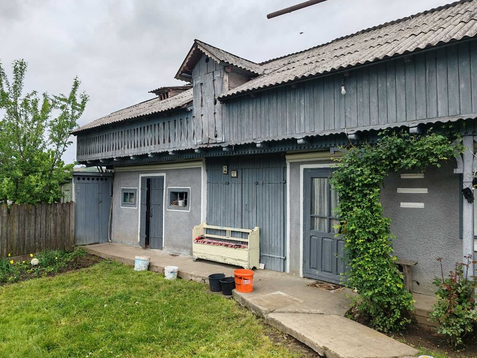 Vand casa batraneasca Razboieni jud. Neamt Razboieni • OLX.ro