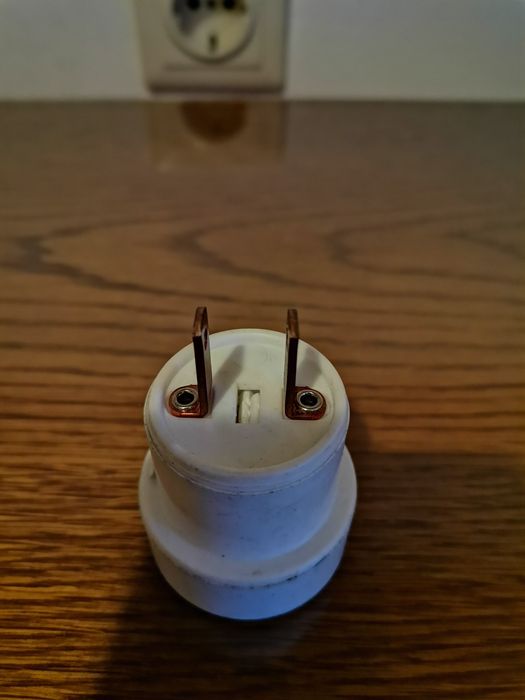 Adaptor priza America - Europa Curtea de Arges • OLX.ro