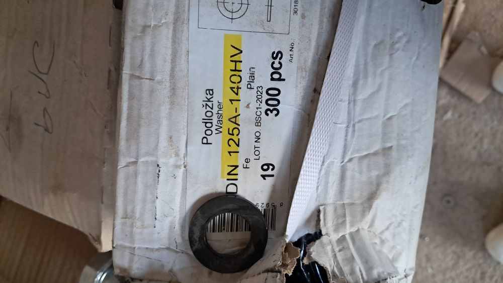 Suruburi piulite saibe plate tije filetate Sanpetru • OLX.ro