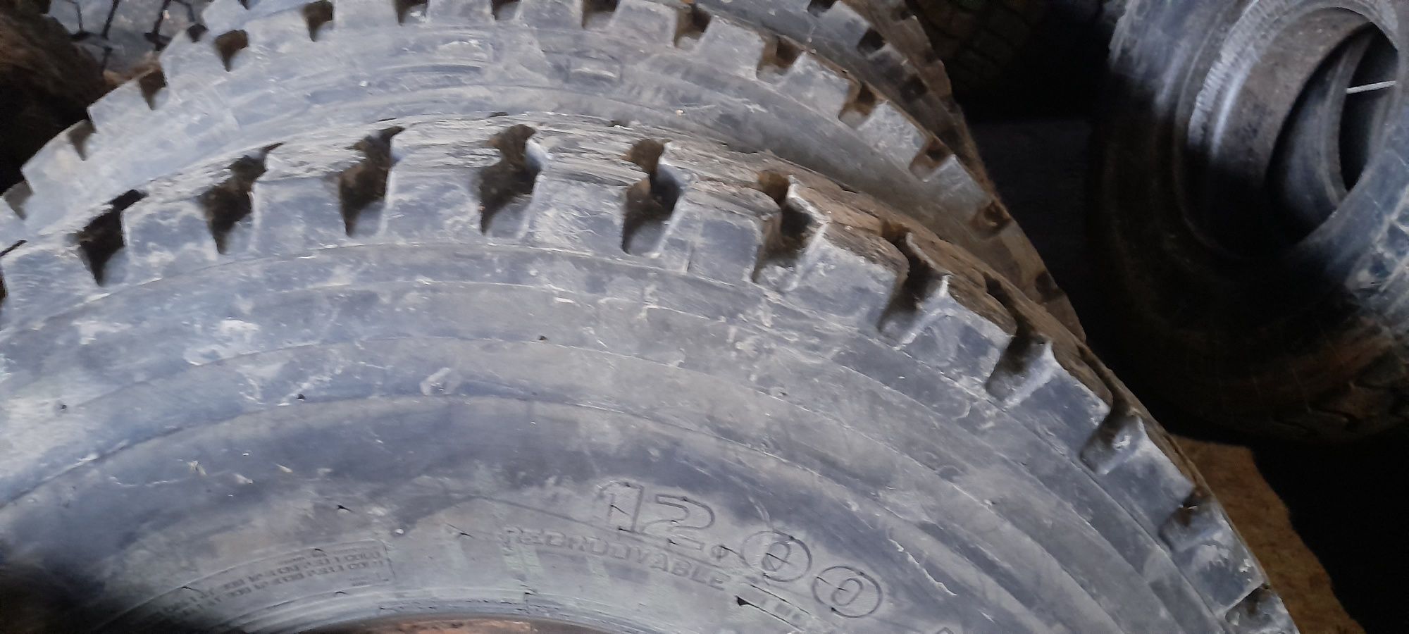 Гуми за Зил 131 гр. Ловеч Дикисана • OLX.bg