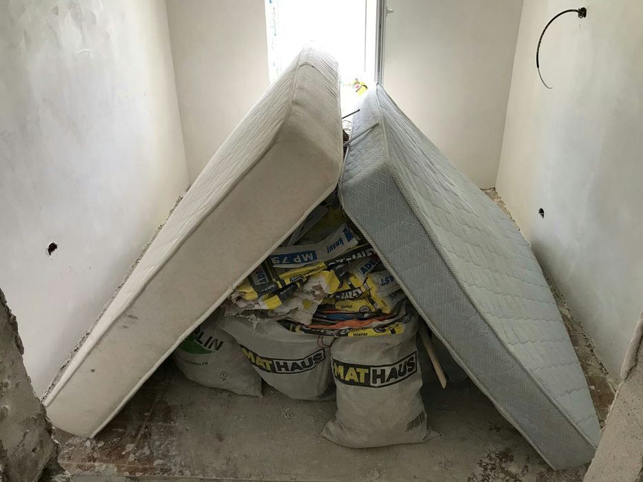 Transport orice fel de moloz, moluz, gunoi, saci, bena, deșeuri, saci ...