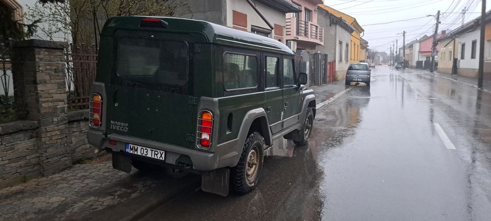 Land rover defender iveco massif 2010 27000 km variante schimb utilaje ...