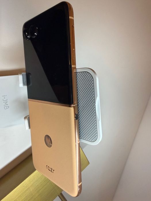 Motorola Razr 50 ULTRA 12 / 512 GB / Dessert Gold Bucuresti Sectorul 2 ...