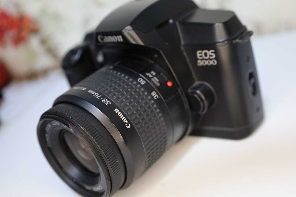 Canon EOS 5000 + LENS ZOOM EF 38-76 mm + Flash SPEEDLITE 220EX Arad ...