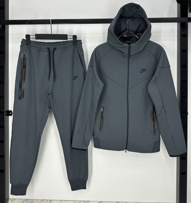 Trening nike tech premium Calarasi • OLX.ro