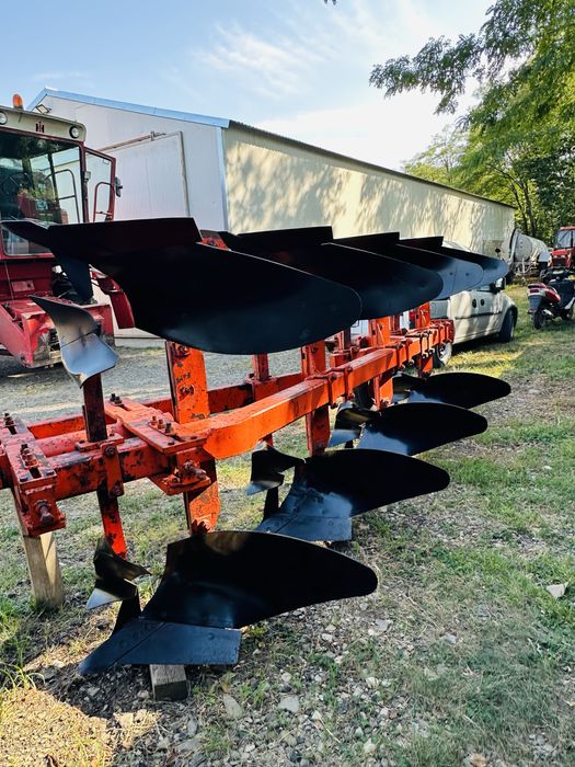 Plug reversibil 4 brazde Vadu Moldovei • OLX.ro