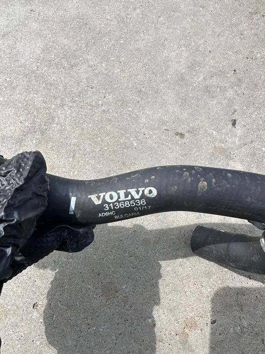 Furtun apa Volvo XC90 S90 V90 31368536 Baia • OLX.ro