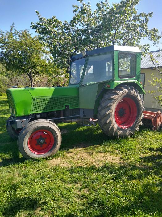 Tractor Fendt+încărcător frontal+frază+plug reversibil automat Roznov ...