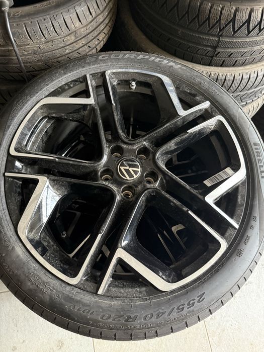 Jante 20” Tiguan cu anvelope pirelli scorpion noi vara an 2025 Arbore ...
