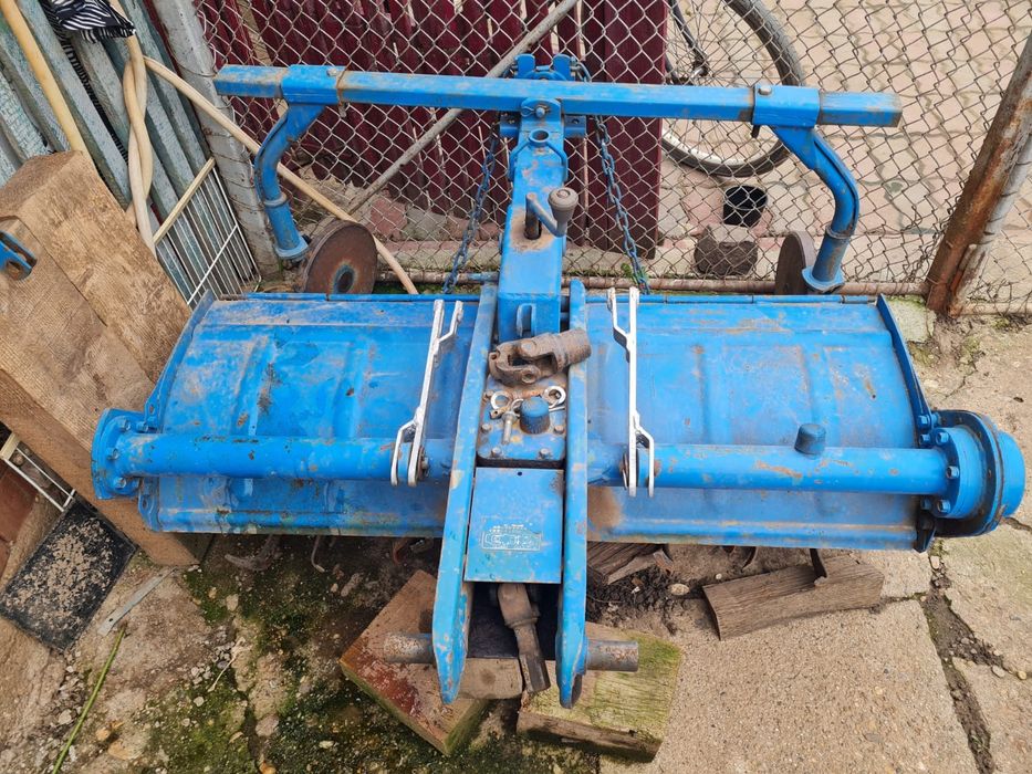 Tractor 4 x 4 marca mitsubishi tractoras gradina Vinga • OLX.ro