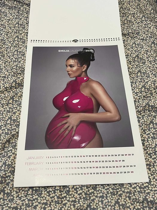 Календар с автограф на Емилия гр. Ямбол Център • OLX.bg