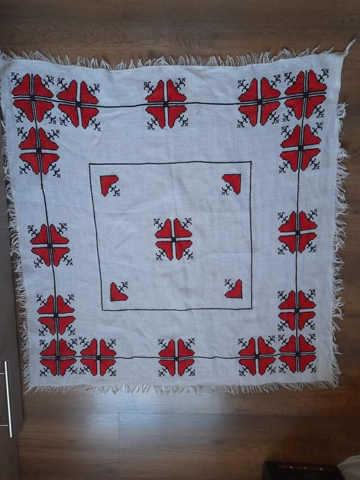 Mileuri fete de masa brodate cusute de mina stare foarte bună Geamana ...