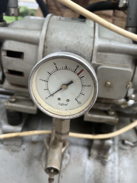 Vand Compresor 50l functional Alexandria • OLX.ro