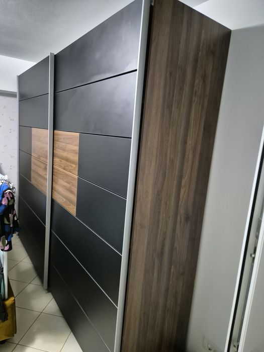 Dressing negru cu usi glisante Constanta • OLX.ro
