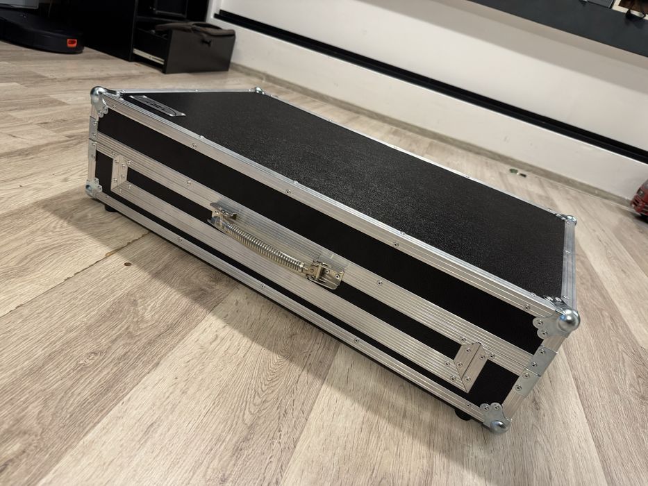 Vând consola DJ Rane One MK2 + Case nou FLIGHT-CASE România Popoveni ...