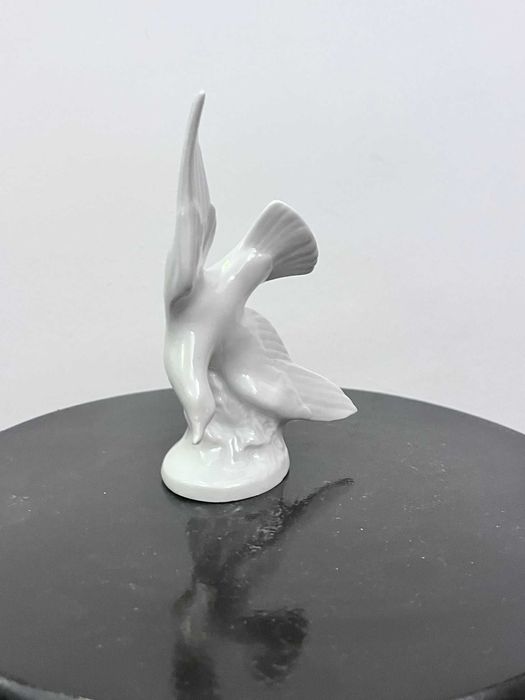 Set 2 bibelouri portelan Lippelsdorf marcate bibelou vaza Craiova • OLX.ro