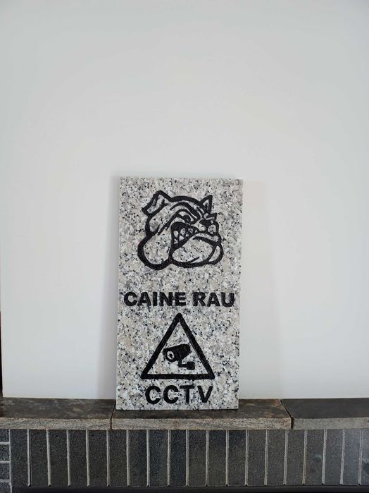 Semn "Câine Rău” din GRANIT, gravat manual Brasov • OLX.ro