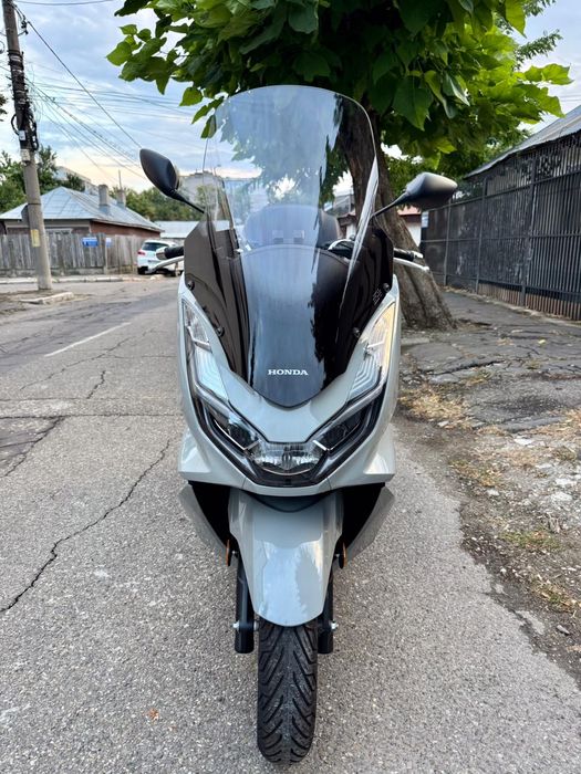 Scuter Honda pcx 125 2024,500 km,ca nou Vernesti • OLX.ro