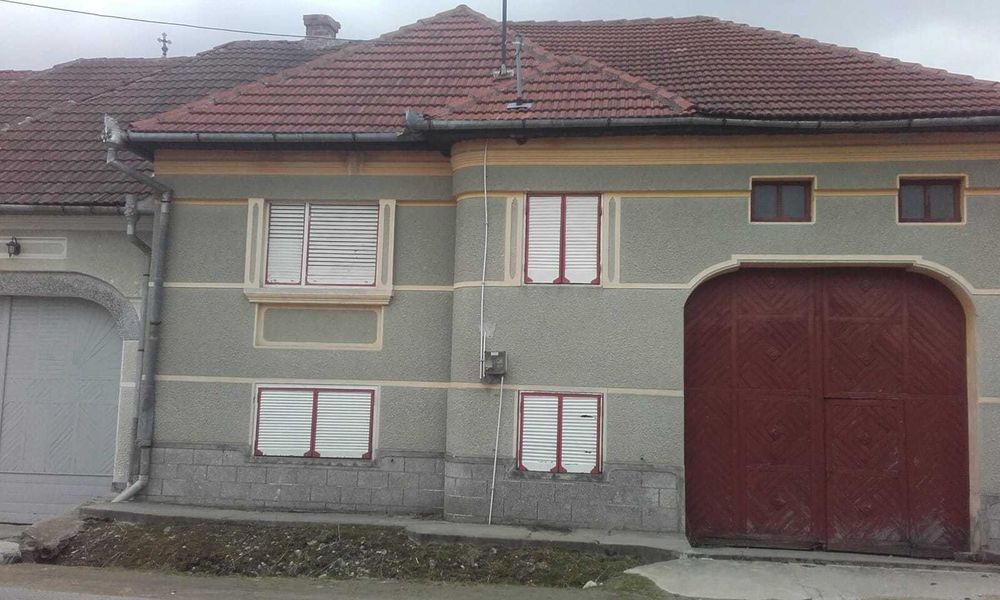 Vând casă în comuna Jina Jina • OLX.ro