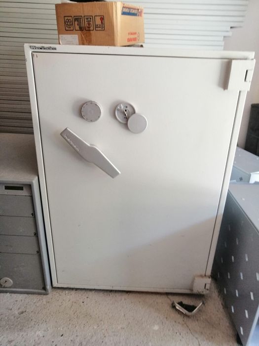 Vand seif,casa de bani,amanet,casa de schimb valutar, Ceardac • OLX.ro