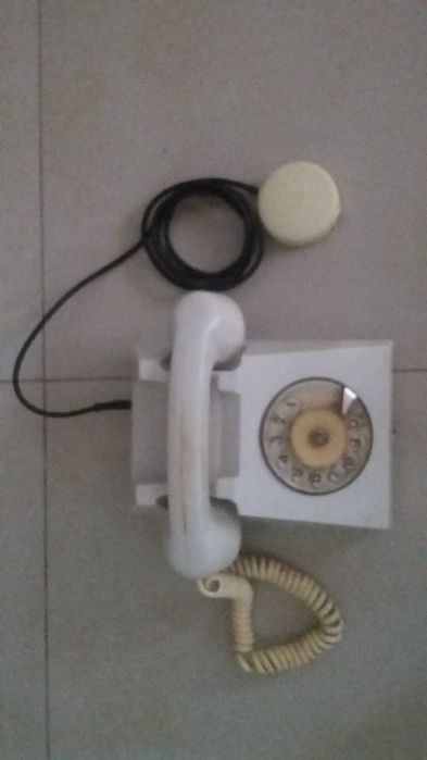 Vand telefone vechi cu disc diferite tipuri Bucuresti Sectorul 4 • OLX.ro
