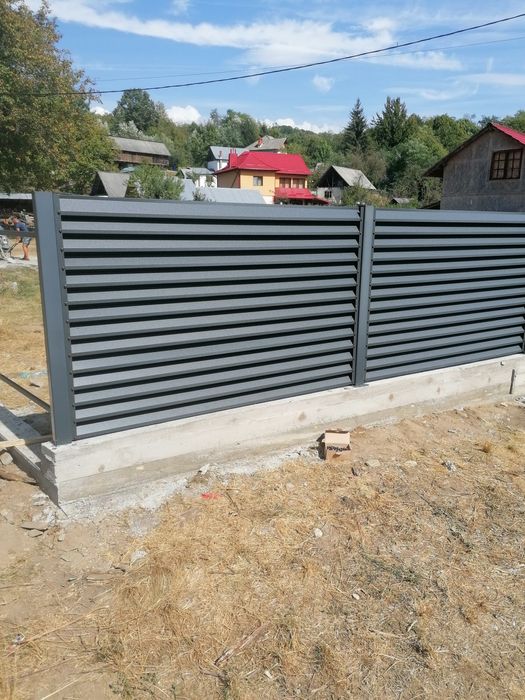 Construim garduri model Zaluzea șipca metalica Giurgiu • OLX.ro